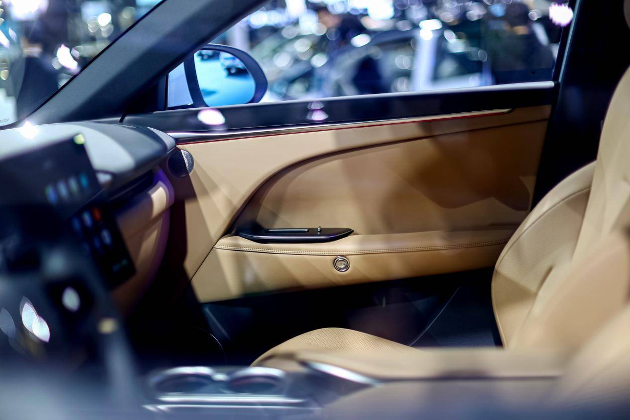 不到20万买800V平台的电车 极狐阿尔法T5让家庭购车有了新选择_搜狐汽车_搜狐网