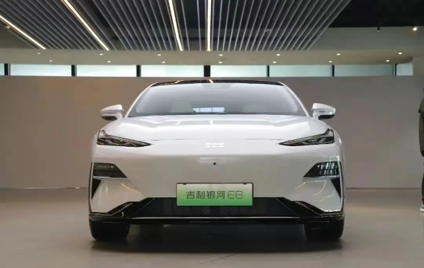 吉利银河E8上市,665km超长续航+5分钟快充180km,能否重塑纯电B级车市场格局_搜狐汽车_搜狐网