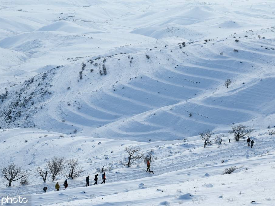 亚美尼亚科泰克州白雪皑皑 民众漫步白雪世界-搜狐大视野-搜狐新闻
