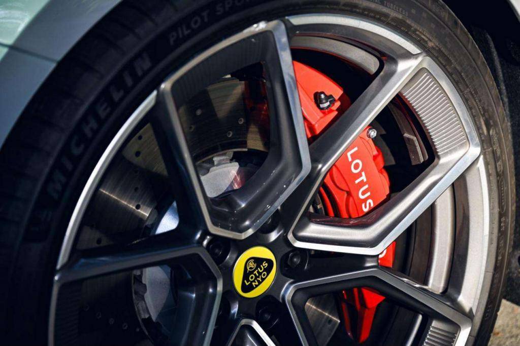 路特斯EMEYA：不以价格论英雄，掀起纯电超跑的房顶_搜狐汽车_搜狐网