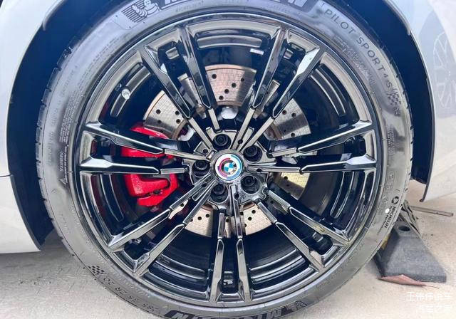 21款宝马M5：4.4T双涡轮全进口BMW，8AT+600马力，上路超过150万_搜狐汽车_搜狐网