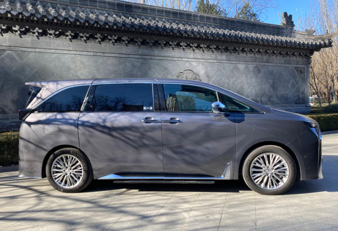 配置齐全续航无忧 试驾800V+ 4C超充加持的合创V09_搜狐汽车_搜狐网