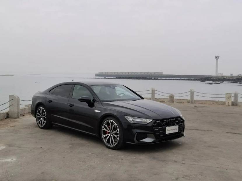 60多万买全新A7L得到啥？无框车门、进口V6动力、更年轻的心态_搜狐汽车_搜狐网