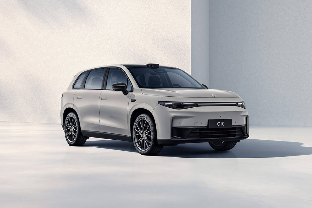 骁龙8295/激光雷达都配齐 零跑C10售12.88万起_搜狐汽车_搜狐网