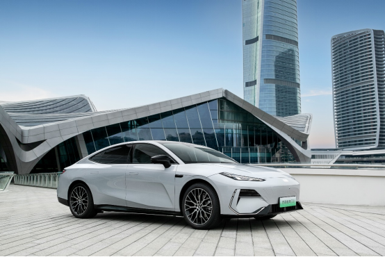 银河E8性能版交付，全域800V平台，3.49s零百、最美旗舰性能拉满_搜狐汽车_搜狐网