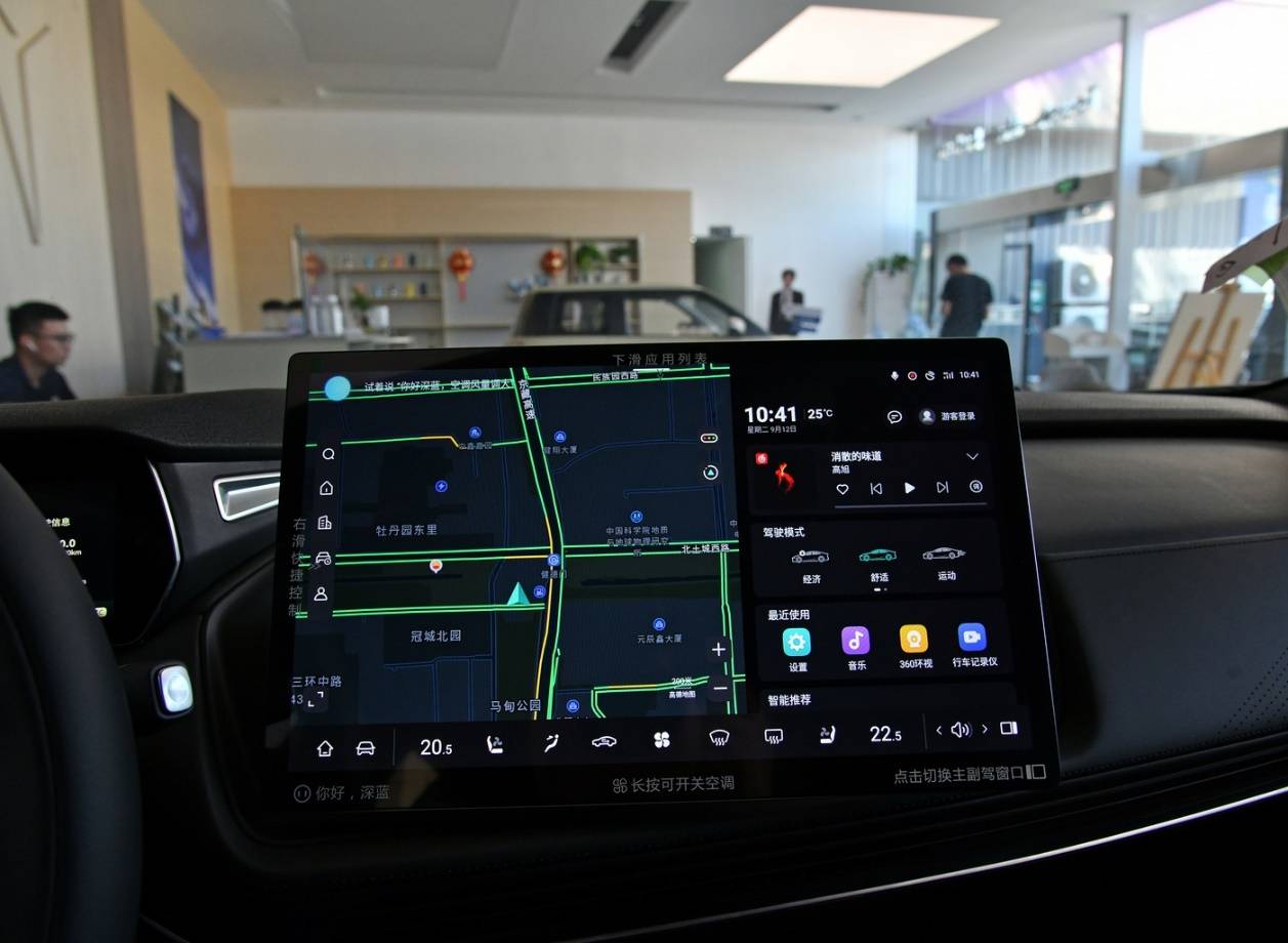 降价还增配，吉利银河L6到底比秦PLUS DM-i和深蓝SL03强在哪？_搜狐汽车_搜狐网