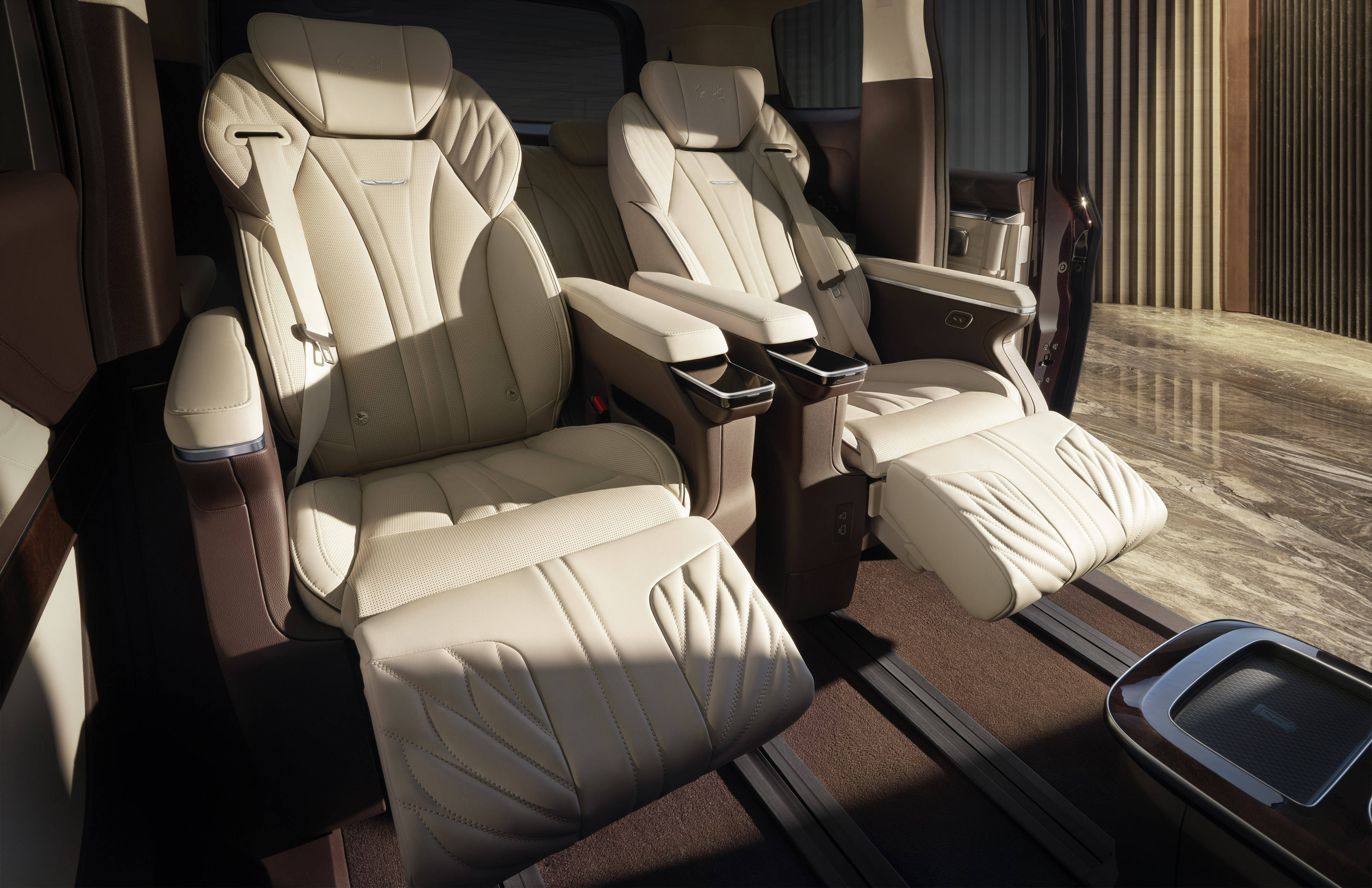 至高可享价值7万元权益 红旗HQ9 PHEV预售 油电同价 36万元起_搜狐汽车_搜狐网