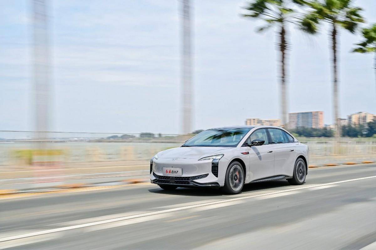 安心驾享纯电轿车红旗EH7上市，统一价格为22.98万元至30.98万元_搜狐汽车_搜狐网