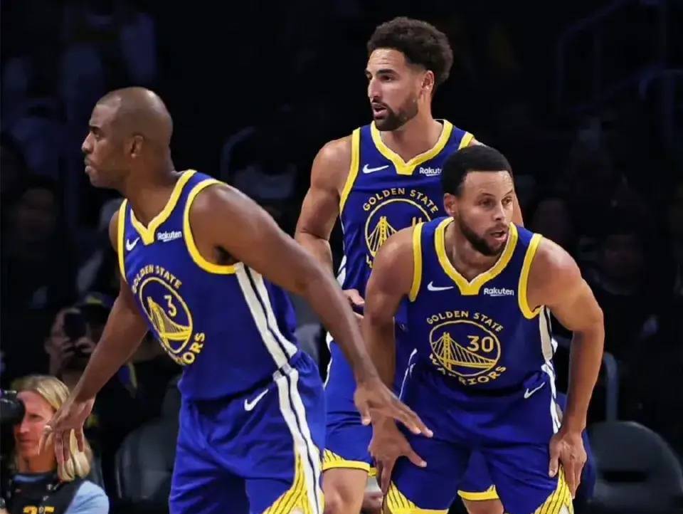 NBA ：勇士队100-92战胜开拓者队，球员表现一览，谁才是赢球的最大功臣？_比赛_库里_格林