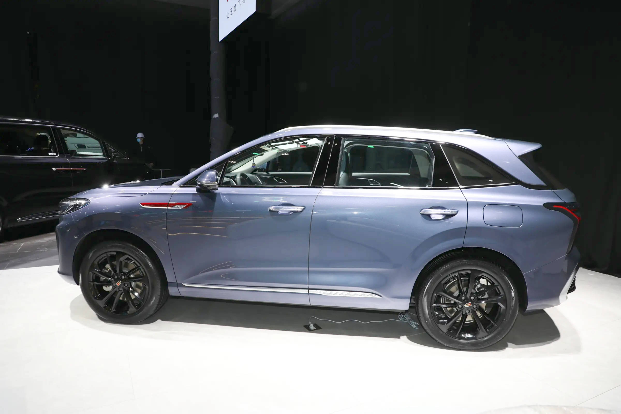 2024北京国际车展：红旗HS3 PHEV亮相展出，搭载1.5T插电混动_搜狐汽车_搜狐网