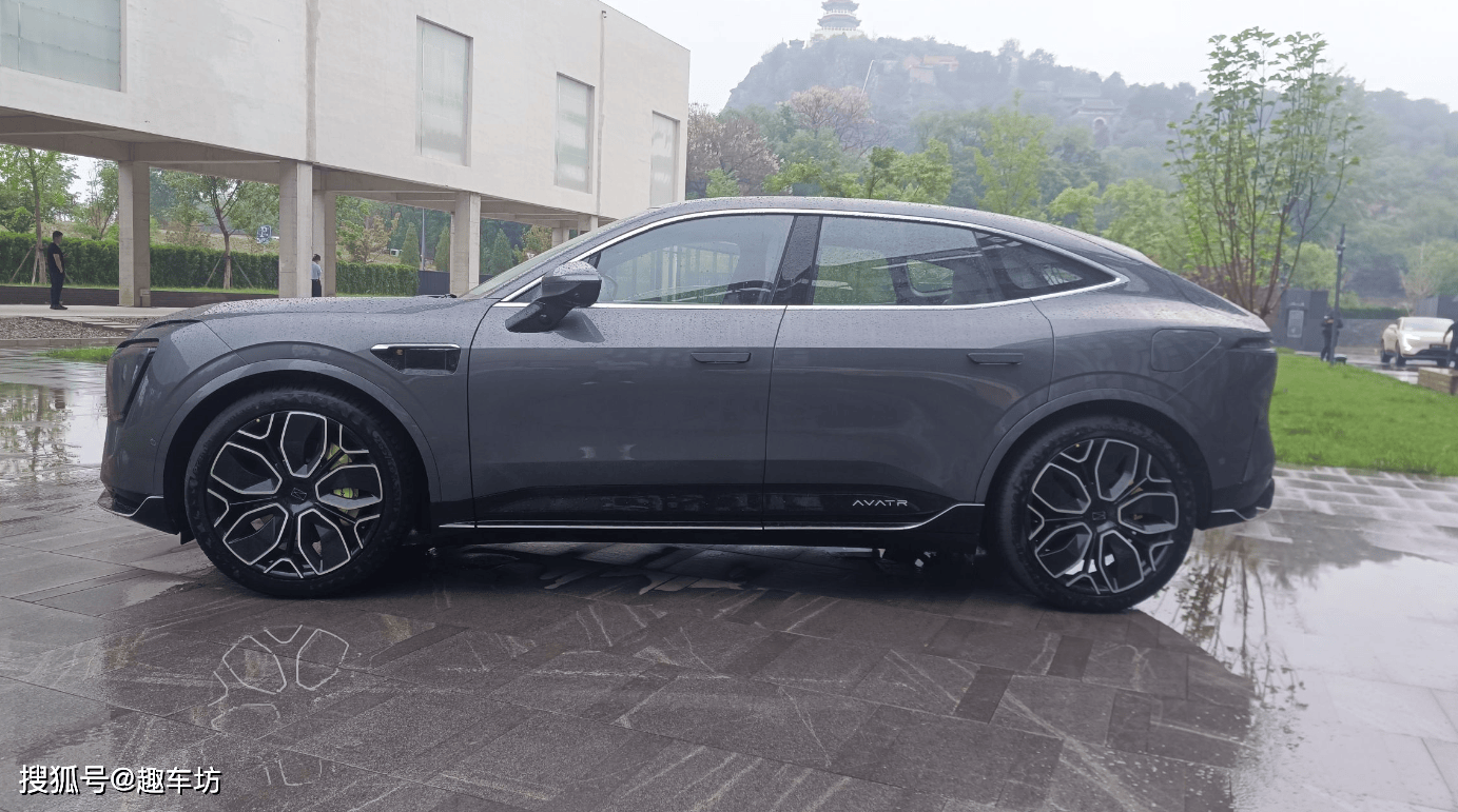 试驾阿维塔11 2024款，豪华智驾是30万级别中的首选？_搜狐汽车_搜狐网