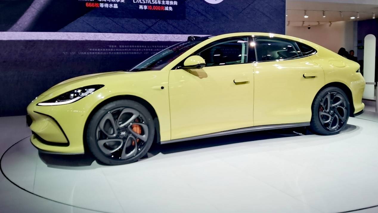 19.99万交个朋友！首搭固态电池的智己L6，和小米SU7杠上了？_搜狐汽车_搜狐网