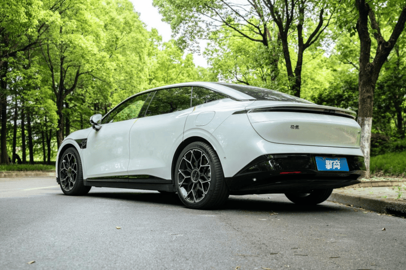 智己L6 Max VS 极氪007：高性能电动车巅峰对决_搜狐汽车_搜狐网