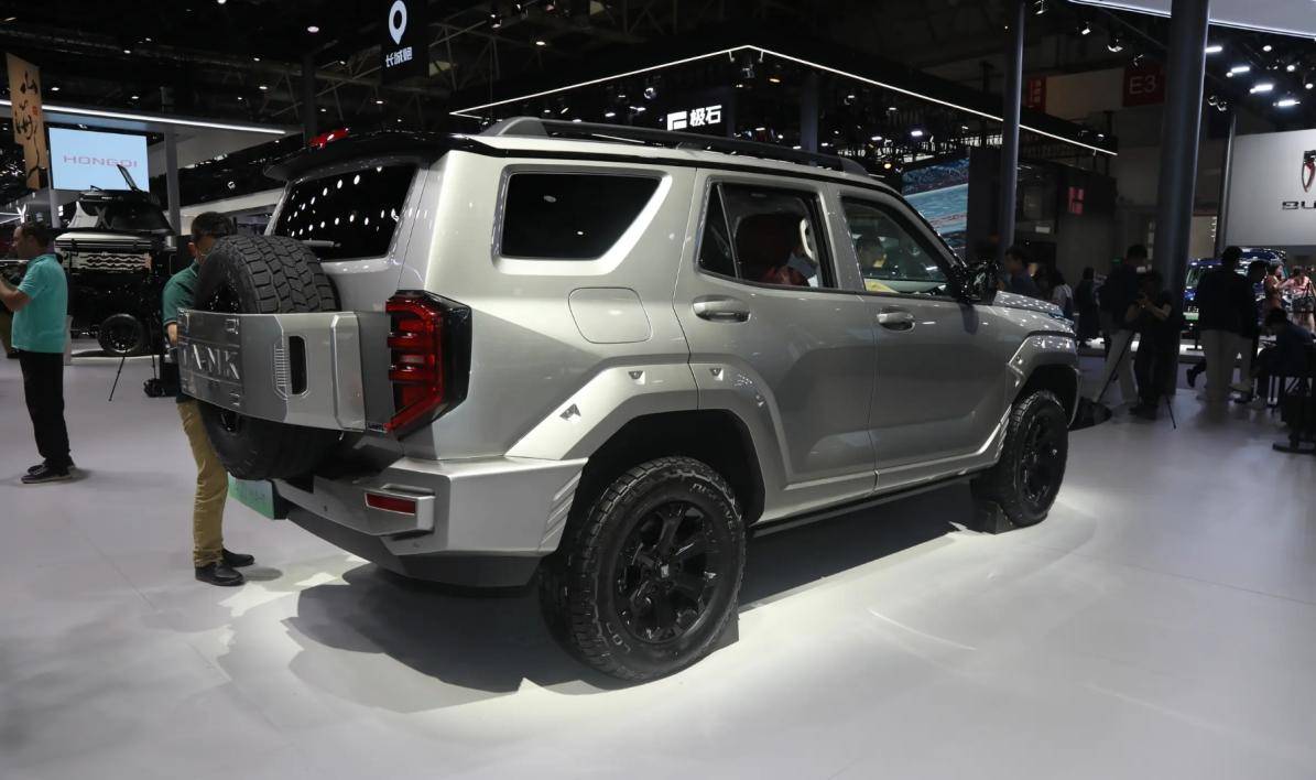 硬派越野机甲风，长城坦克400Hi4-T，城野兼得，智能舒享，好用不贵。_搜狐汽车_搜狐网