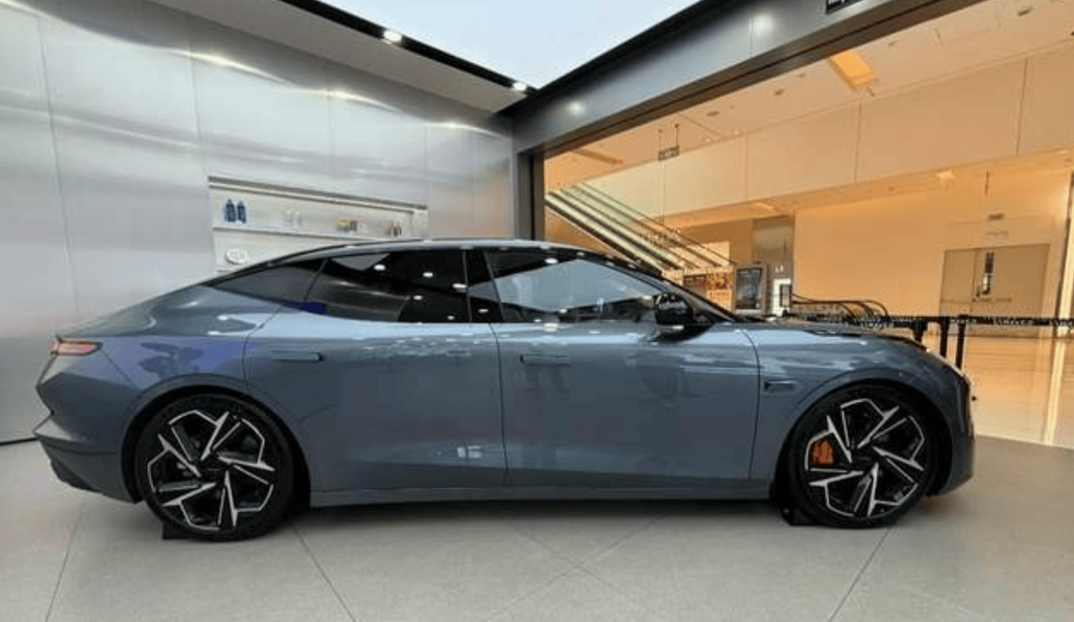 到店实拍领克Z10：双腔空悬+CDC减震，7月下旬正式预售！_搜狐汽车_搜狐网