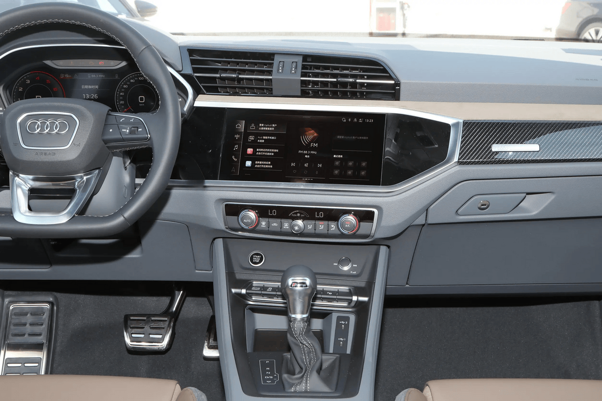 搭2.0T+7DCT，空间大操控好，试驾奥迪Q3_搜狐汽车_搜狐网