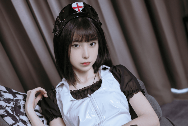 许岚LAN cos放学回家+黑丝护士+泳池竞泳+白丝蓝裙+毛衣+纯欲吊带写真_Cos_魅力_方式