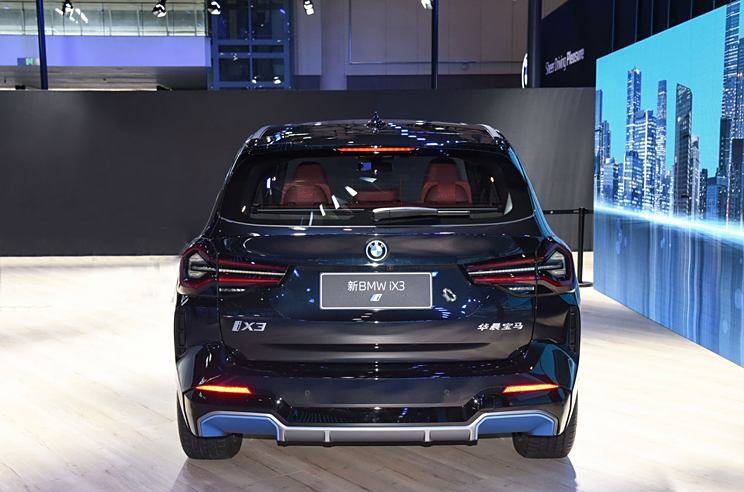 新款宝马 iX3 正式上市，售价 39.99 万元起，搭载第五代 BMW eDrive 技术_搜狐汽车_搜狐网