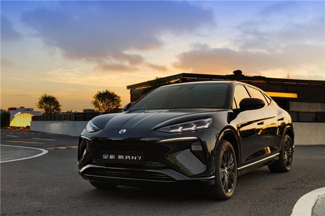优雅猎手“猎影版”登场!全新腾势N7 702智驾Pro猎影版上市_搜狐汽车_搜狐网