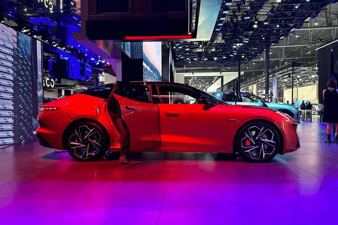 领克首款纯电Z10现身成都车展，预售21.58万起，除了帅还有什么_搜狐汽车_搜狐网