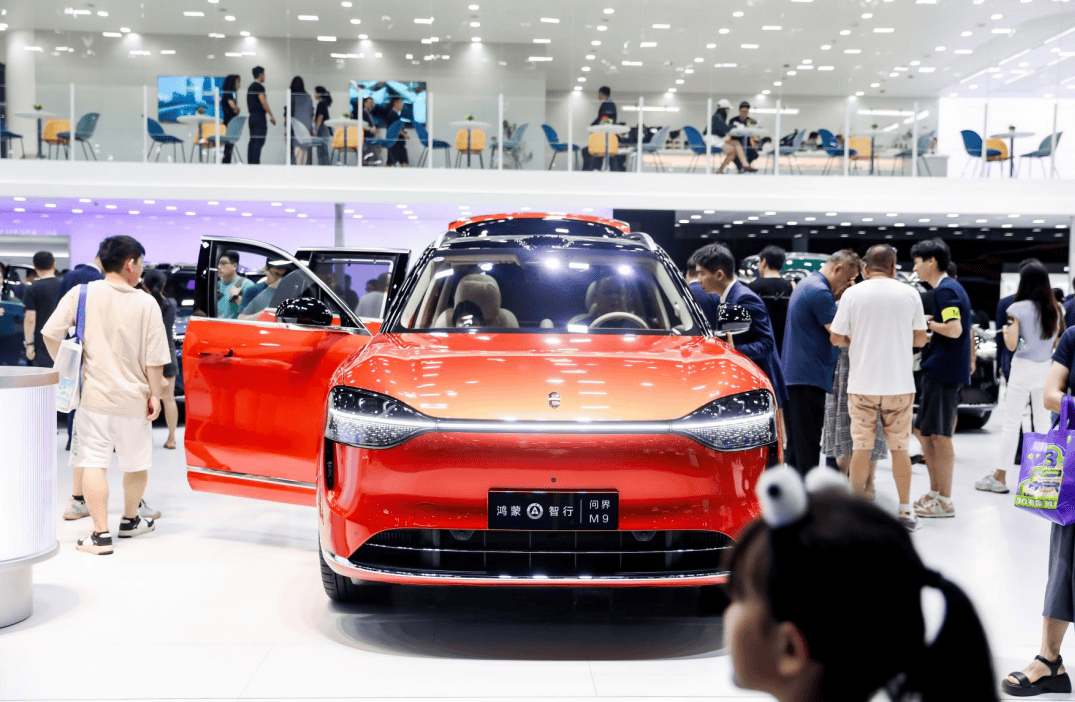 问界新M7 Pro亮相成都车展，“25万级最好的SUV”引围观-智能车-资讯-头部财经