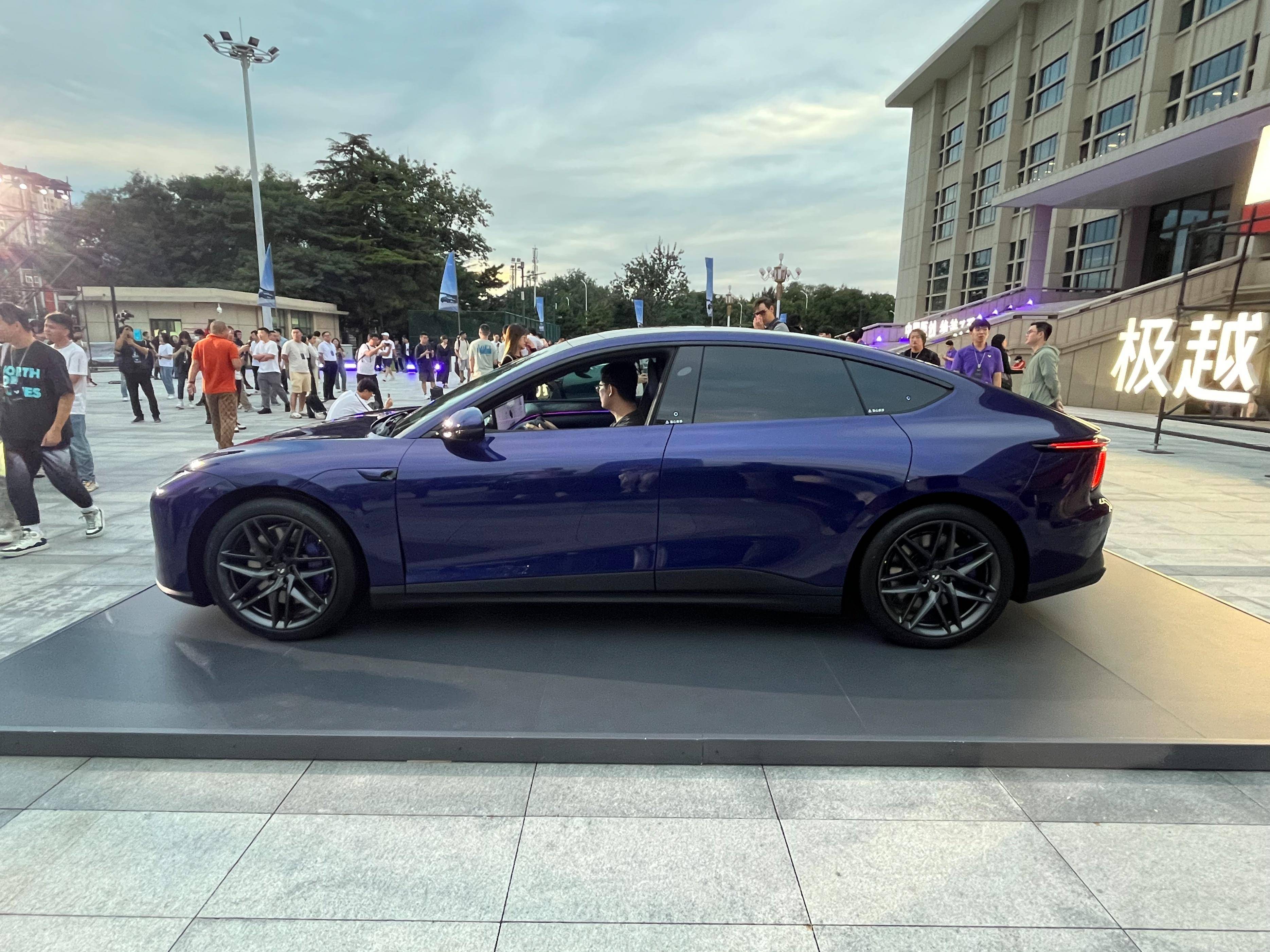 限时优惠1万元 续航超800公里 极越07正式上市-智能车-资讯-头部财经