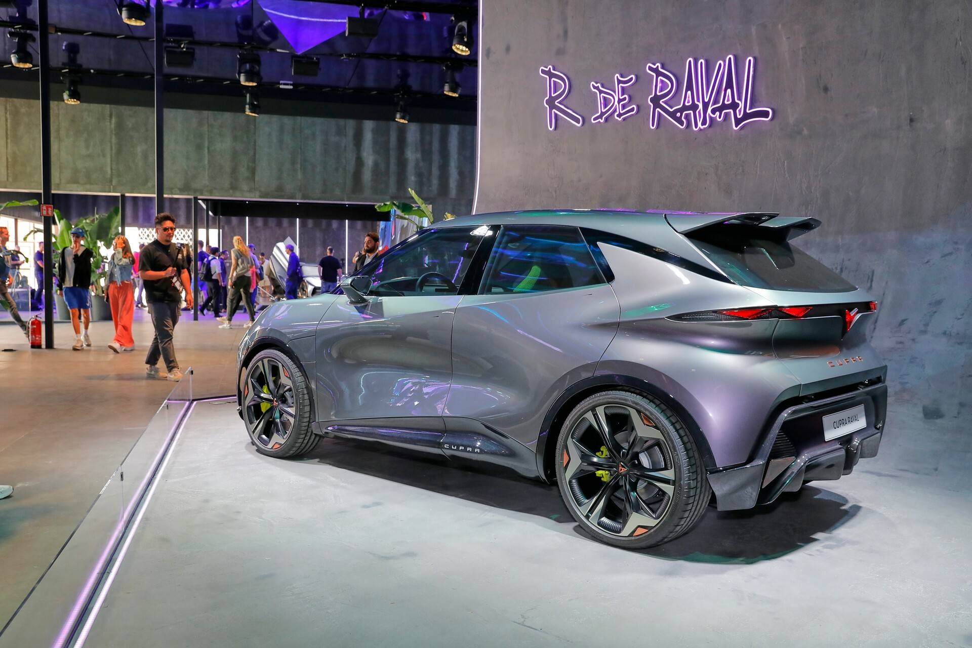这外观真帅！Cupra Raval电动掀背车亮相，最大续航450公里_搜狐汽车_搜狐网