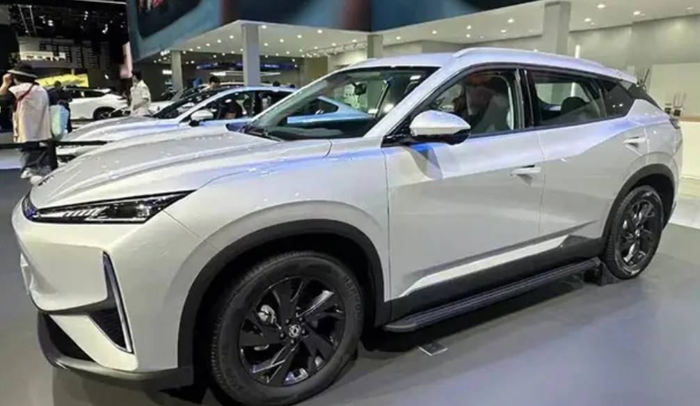 东风风神L7 EV正式上市，518 Air版一口价10.99万元_搜狐汽车_搜狐网