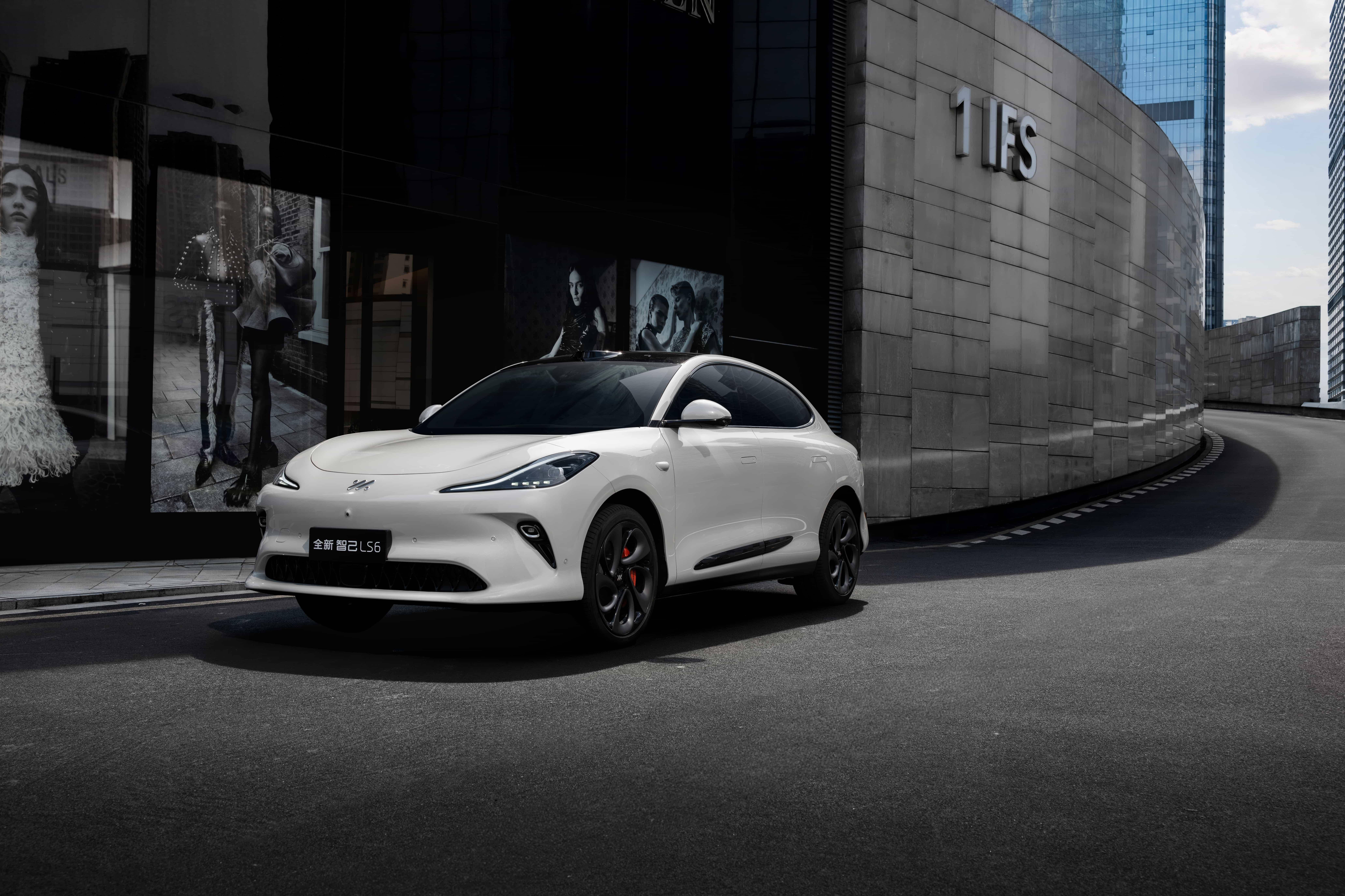 高阶智驾体验！ 全新智己LS6汽车与Momenta、英伟达强强联合_搜狐汽车_搜狐网