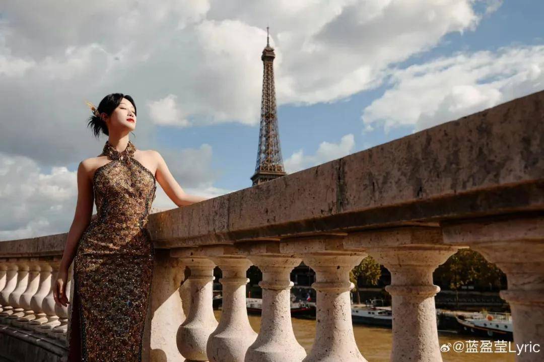 蓝盈莹穿金色露背旗袍在巴黎超美！曼妙身材太性感妖娆 -6parkbbs.com