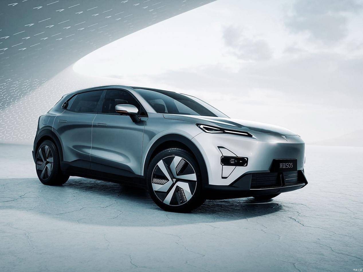 深蓝S05：中型车的尺寸和配置，却只有紧凑型车的价格，售价最低11.99万太香了_搜狐汽车_搜狐网