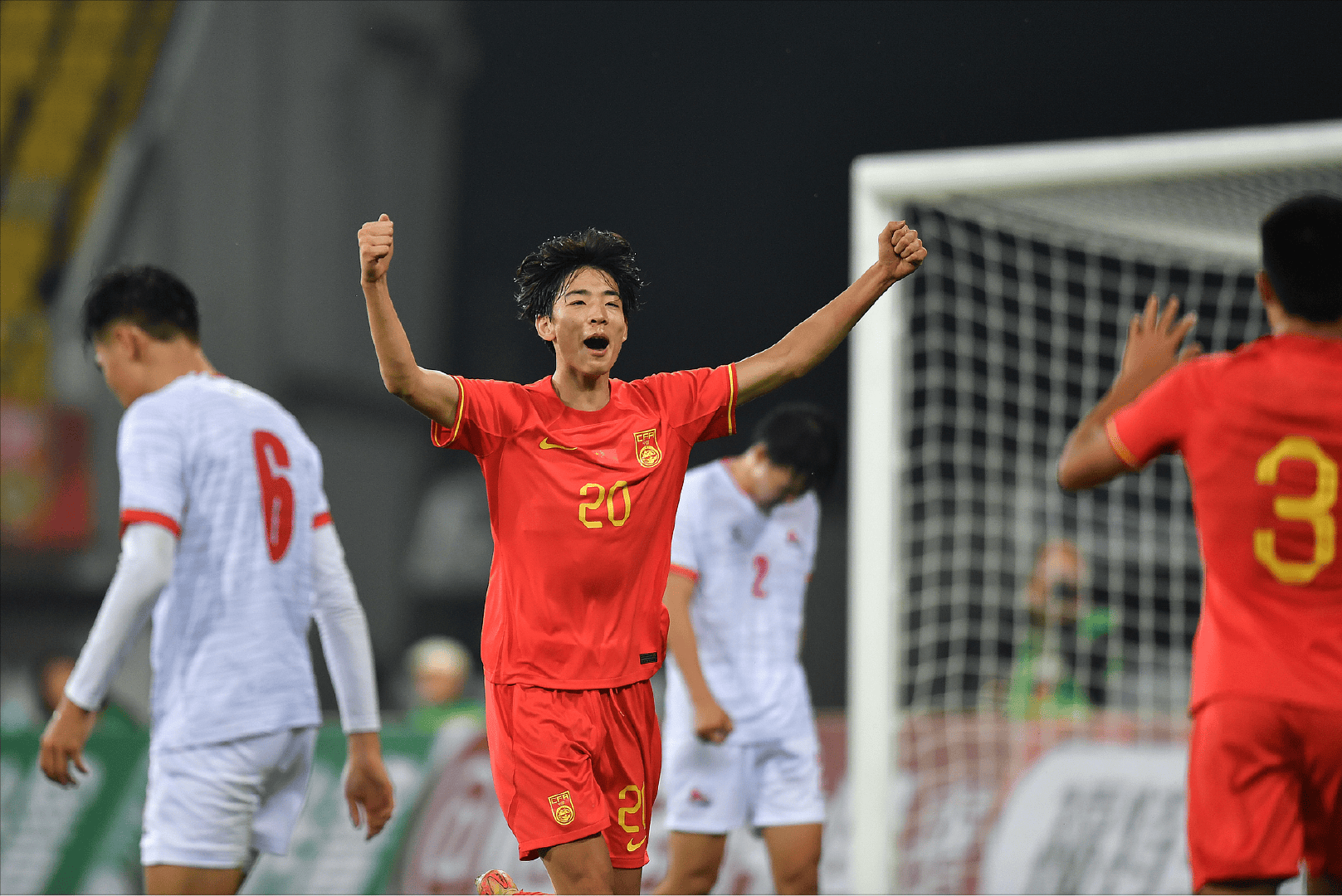 开门红！朱鹏宇梅开二度，中国U19队六球大胜蒙古U19！_比赛_赛事_破门