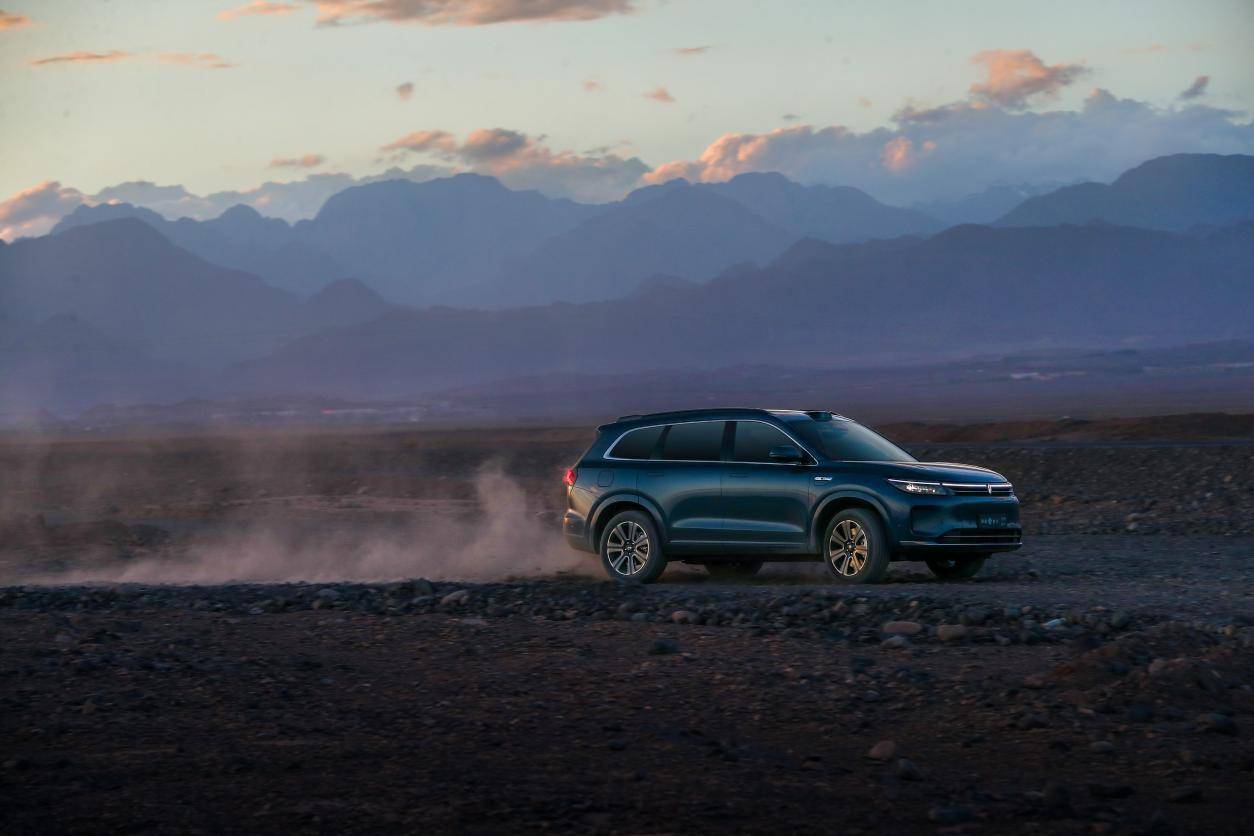 问界新M7智驾领先理想L7，HUAWEI ADS 3.0不愧是“天花板”_搜狐汽车_搜狐网