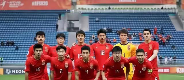 中国U21男足2-0胜伊朗，球迷欢庆胜利_比赛_U20男足_鲍盛鑫