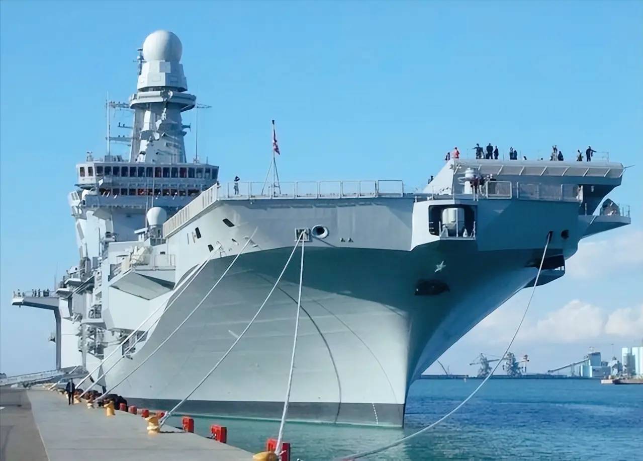 076两栖攻击舰首舰正式下水，命名四川舰_舰艇_我国_台湾省