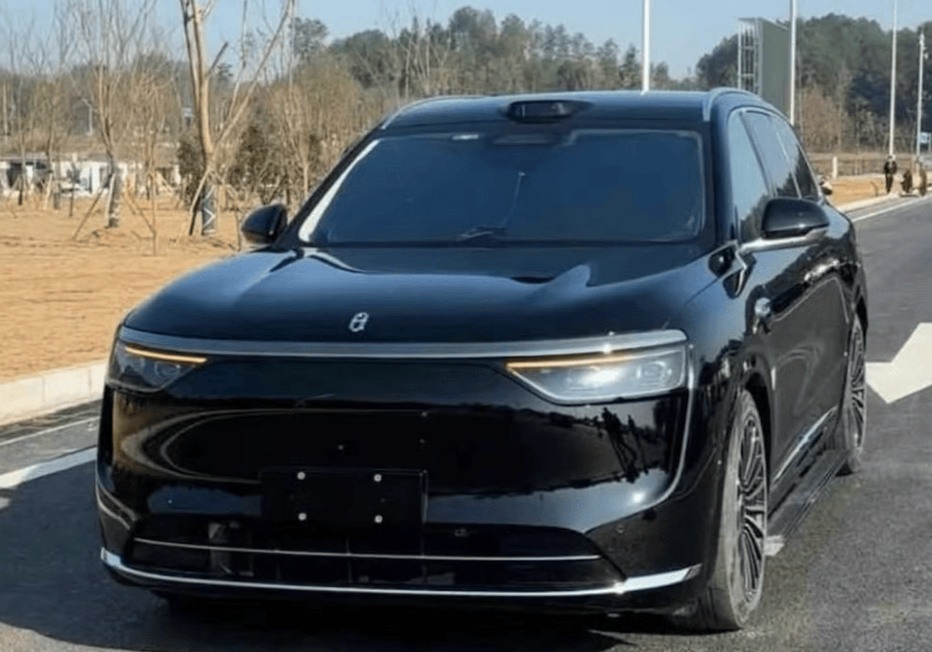 问界M8实车曝光！车长近5米、对标理想L9，会成为下一个爆款吗？_搜狐汽车_搜狐网