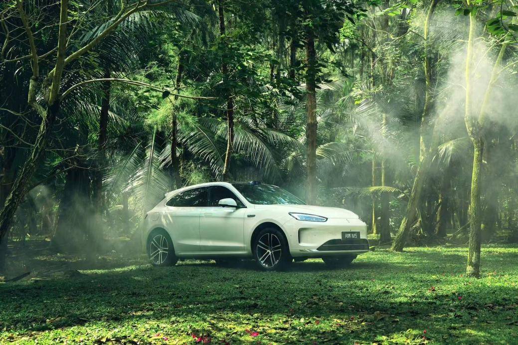 颜值驾控都有提升！问界新M5 Ultra重塑20万级SUV价值标杆_搜狐汽车_搜狐网