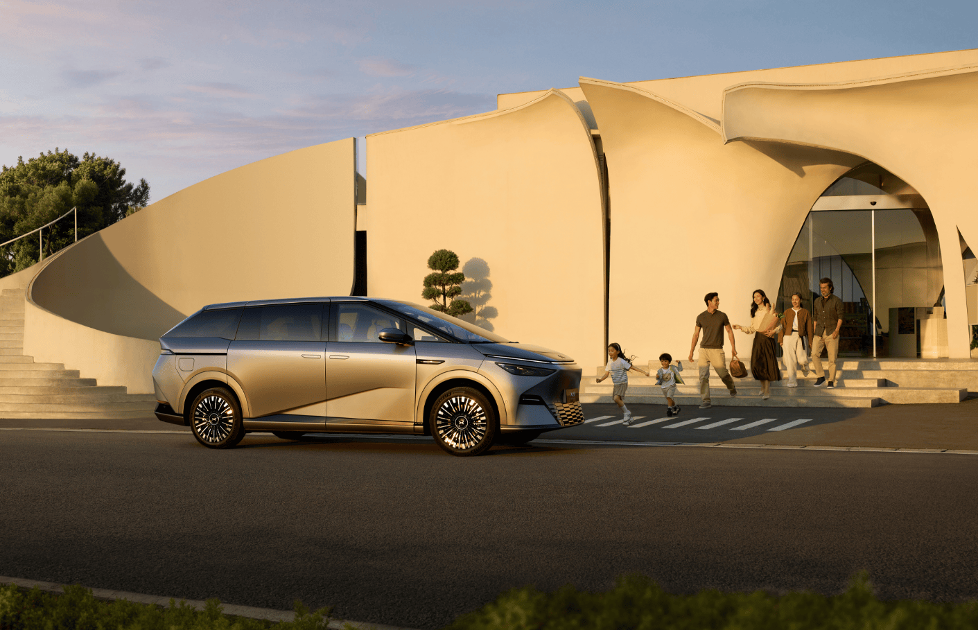 39.98万起！小鹏全新X9发布：全面增配，加量也加价_搜狐汽车_搜狐网