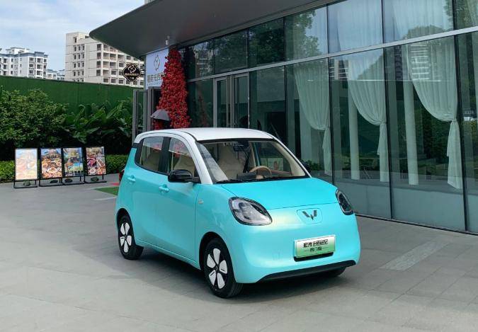 宏光MINIEV家族再添新成员，四门版即将上市，你期待吗？_搜狐汽车_搜狐网