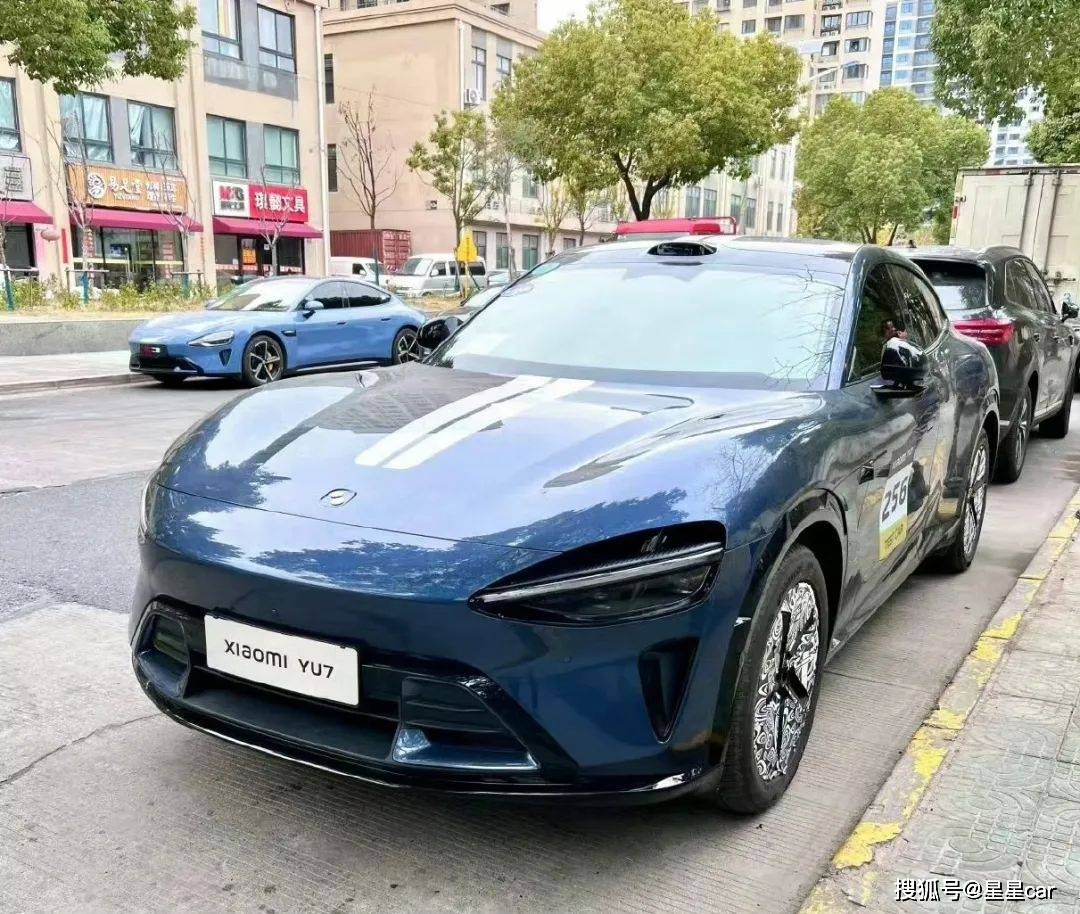 小米YU7内饰曝光，首款SUV值得期待吗？_搜狐汽车_搜狐网