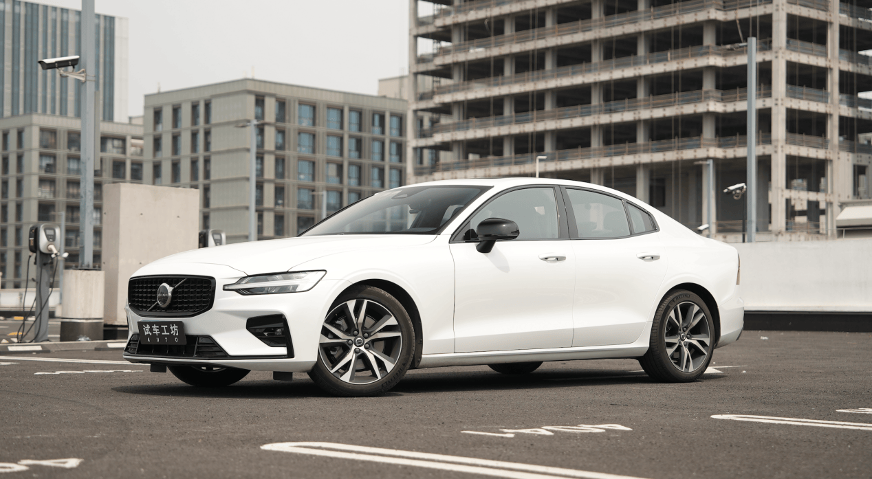 年轻人买豪华运动轿车 沃尔沃S60对比凯迪拉克CT5_搜狐汽车_搜狐网