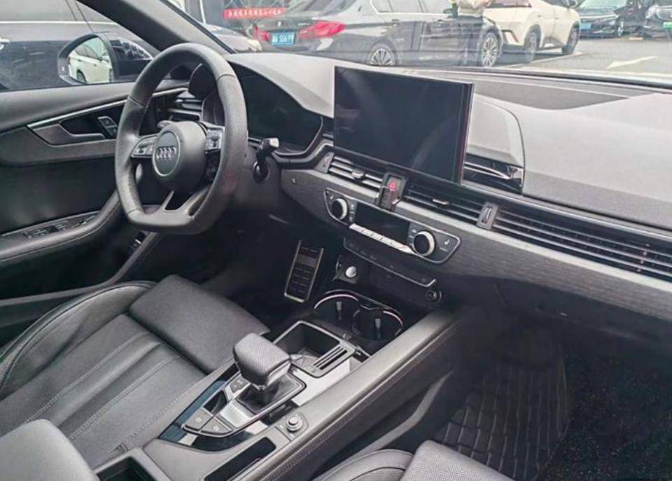 销量一跌再跌！奥迪A4L单月仅卖出6283台，为何销量低迷？_搜狐汽车_搜狐网