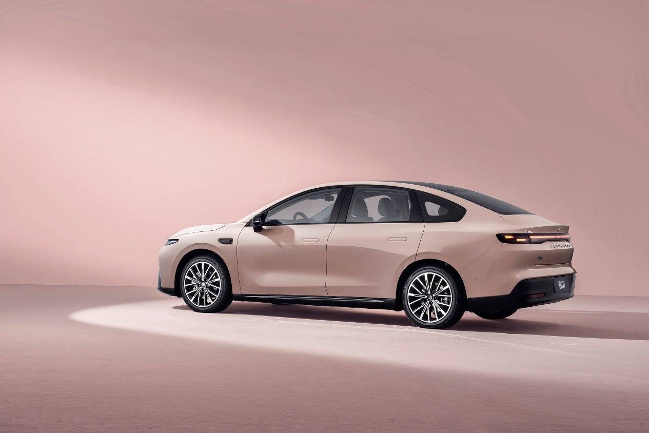 零跑B01上海车展全球首秀：0.197Cd风阻定义东方破风美学_搜狐汽车_搜狐网