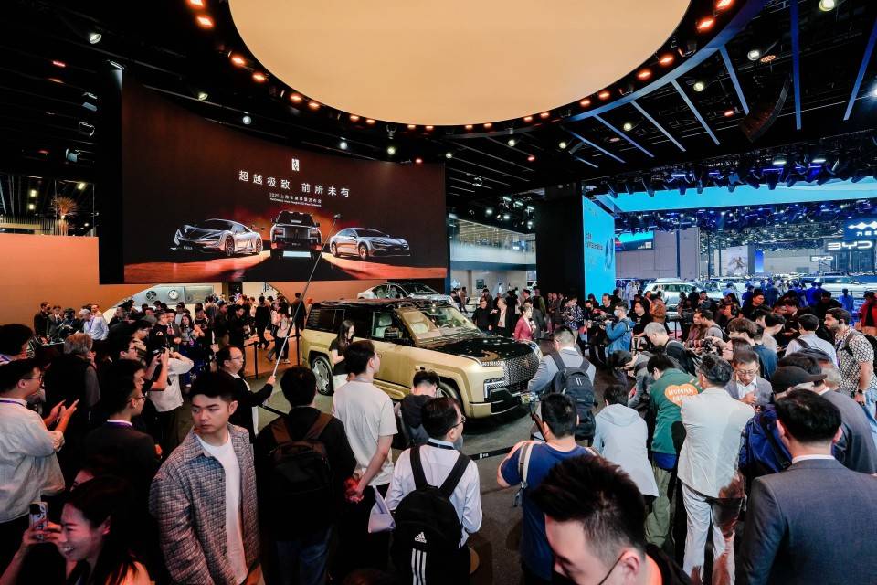 仰望U8L、U7、U9齐聚上海车展，网友：其他豪车都不香了！_搜狐汽车_搜狐网