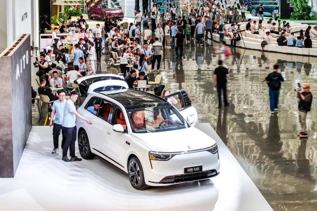 每分钟8.7单！上海车展最火展车问界M8，三招打懵BBA_搜狐汽车_搜狐网