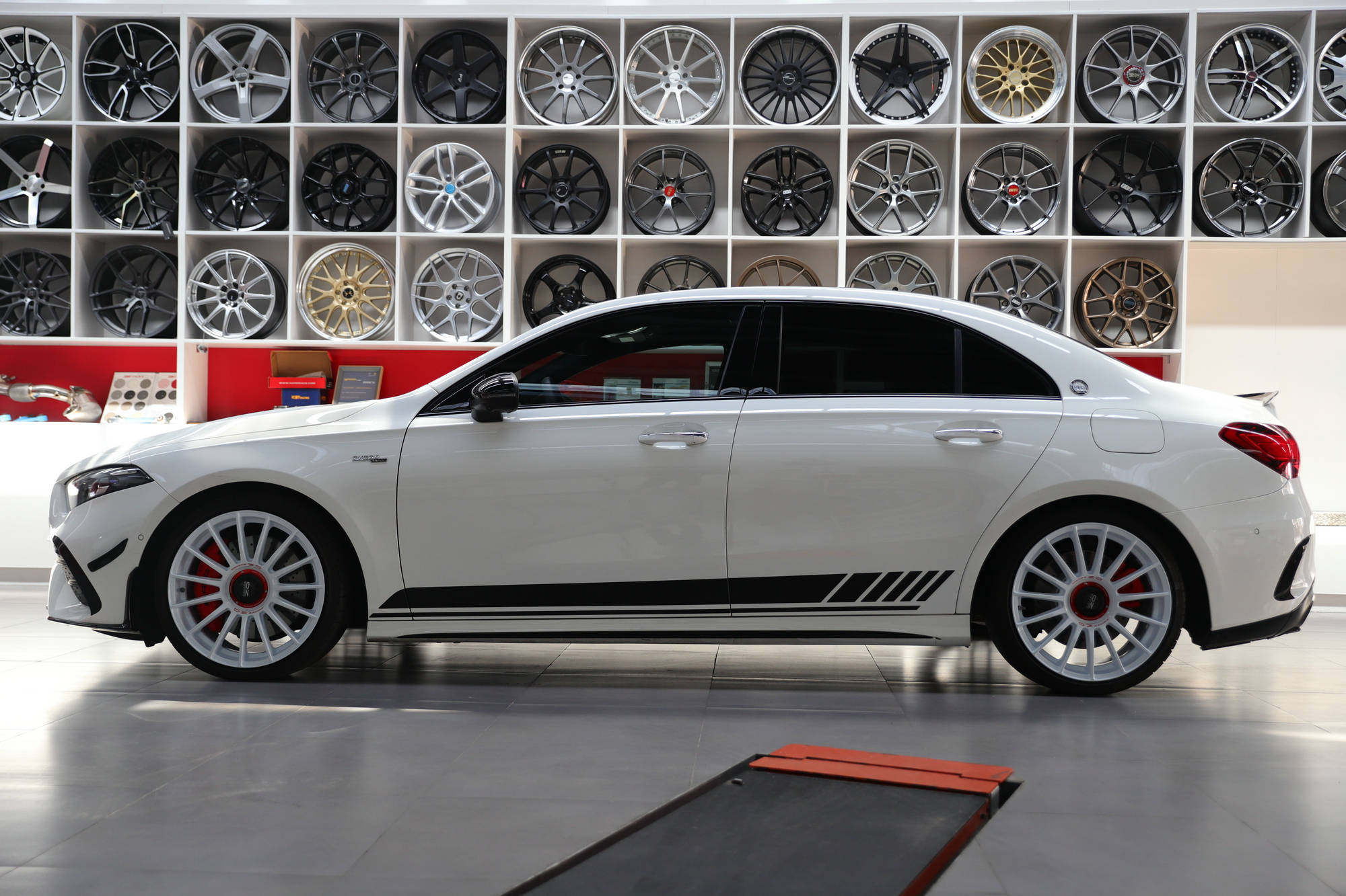 奔驰A35L AMG改装OZ Superturismo Evoluzione WRC轮毂全记录_搜狐汽车_搜狐网