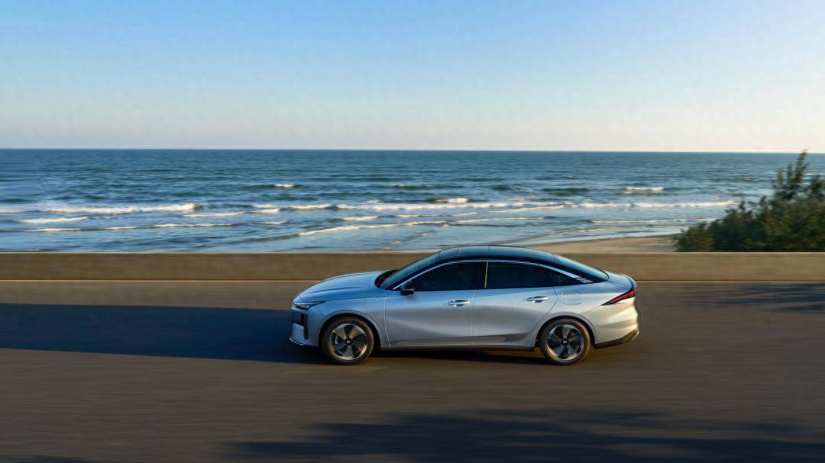 618 车企卷疯了！吉利银河 L6 EM-i 7.98 万裸价出道，油电同价真香_搜狐汽车_搜狐网