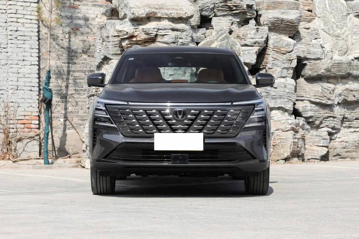 11.39万起，标配爱信8AT变速箱，长安CS75 PLUS怎么选？_搜狐汽车_搜狐网