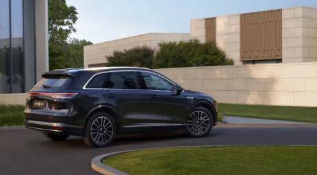 华为三界发力：问界M8推纯电版，享界S9T美出圈，尚界H5普及智驾_搜狐汽车_搜狐网