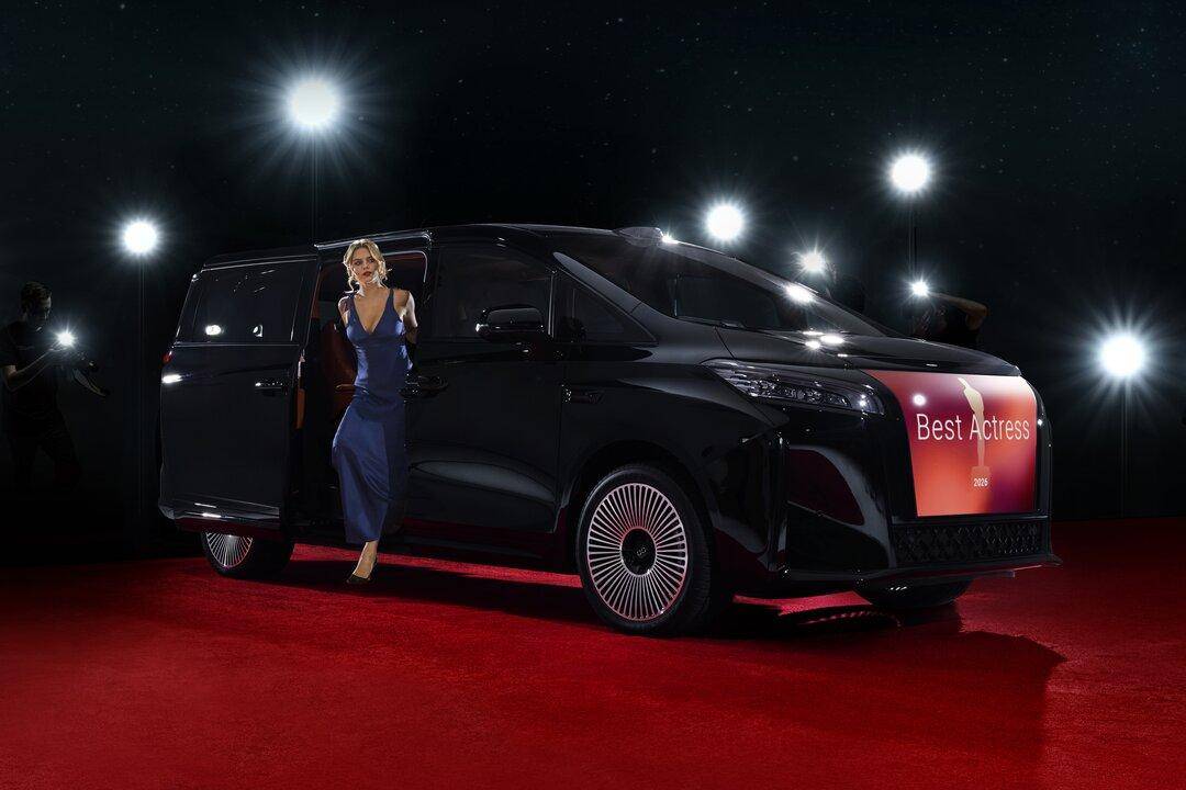 FF发布MPV新车FX Super One 贾跃亭称要PK凯迪拉克凯雷德_搜狐汽车_搜狐网